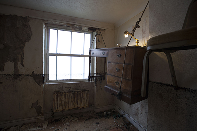 Emma Critchley / INSTALLATIONS / Do You Know Nothing?